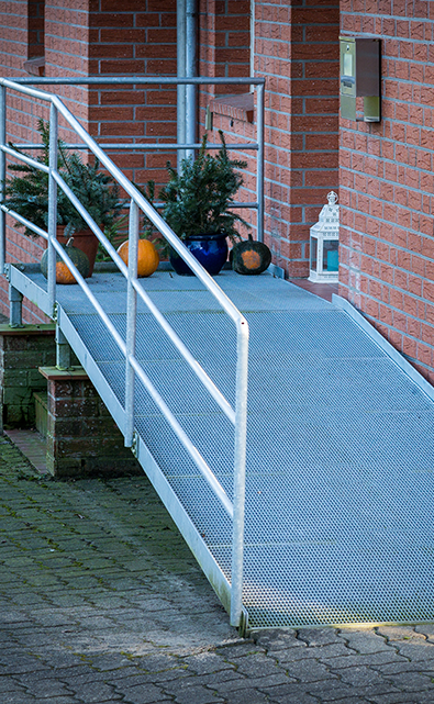 Rampe d’accès PMR : pour une collectivité accessible à tous | Manutan ...